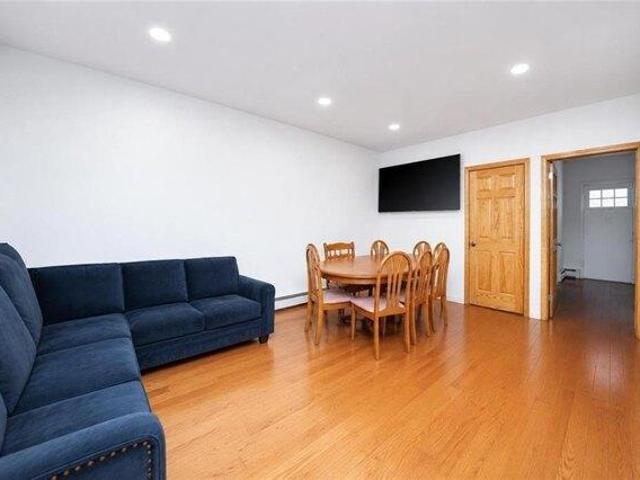 house with 7 bedroom, Brooklyn NY ES105204415