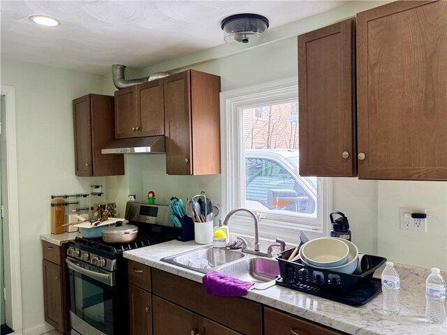 house with 7 bedroom, Central Falls RI DS103016749