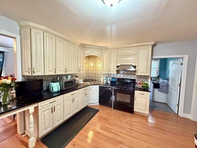 house with 7 bedroom, Chicopee MA ES104477298