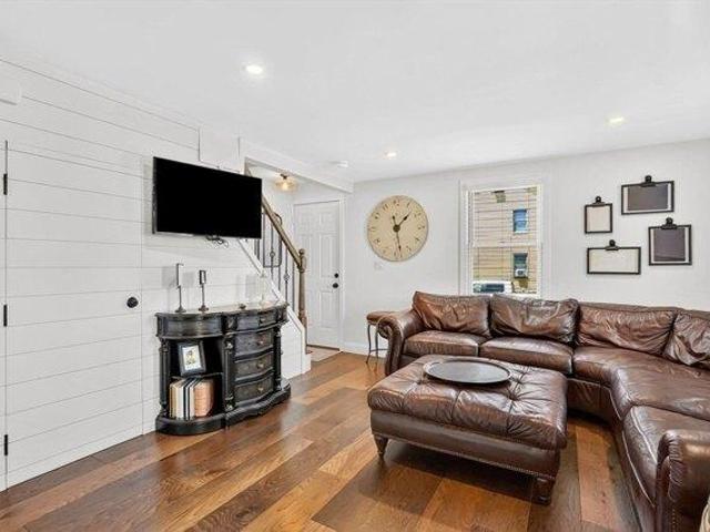 house with 7 bedroom, Chicopee MA ES105061229