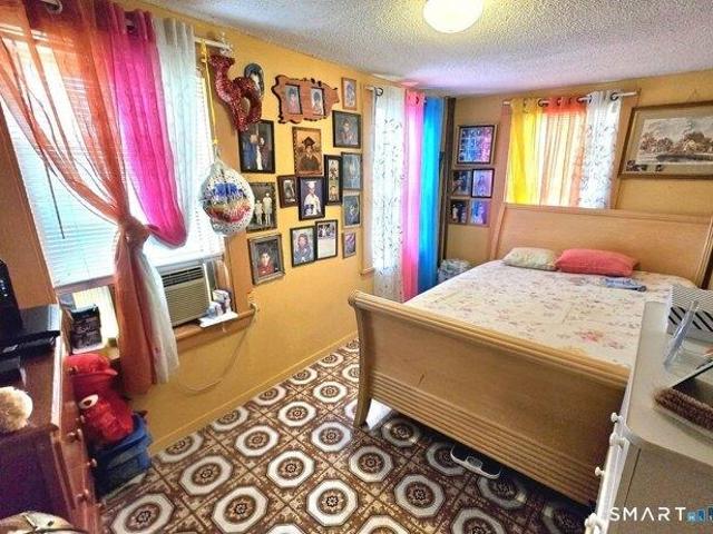house with 7 bedroom, East Hartford CT ES105175078
