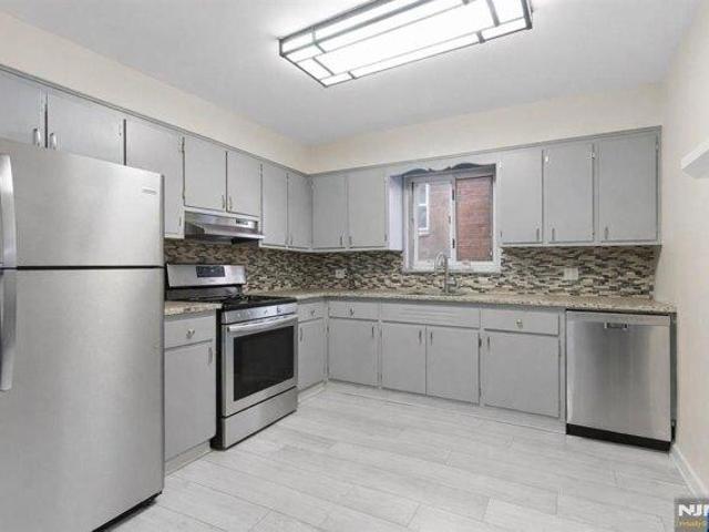 house with 7 bedroom, Fairview NJ DS101802067