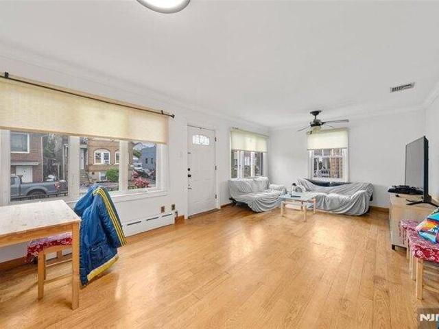 house with 7 bedroom, Fairview NJ ES104791488