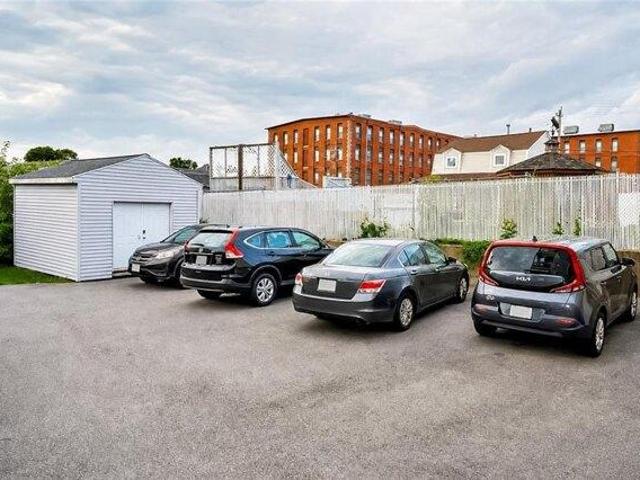 house with 7 bedroom, Fall River MA ES104513578
