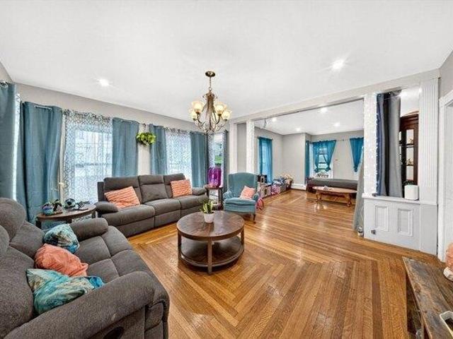 house with 7 bedroom, Fall River MA ES104569990