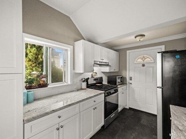 house with 7 bedroom, Fall River MA ES105231982