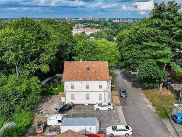 house with 7 bedroom, Johnston RI ES105124141
