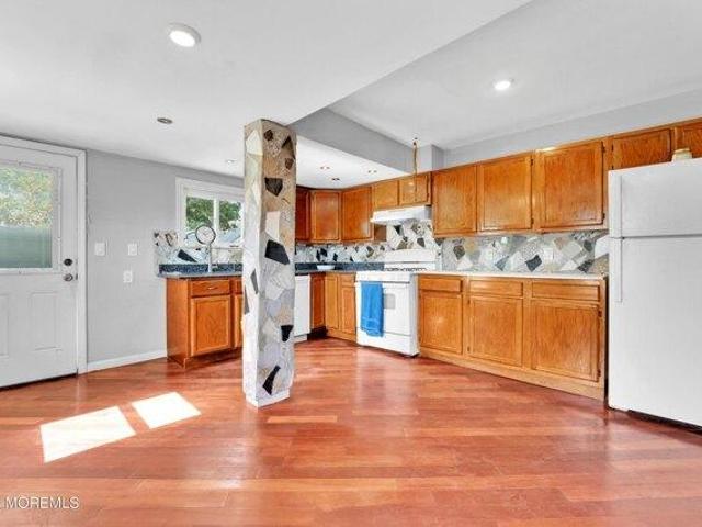 house with 7 bedroom, Keansburg NJ ES105205946