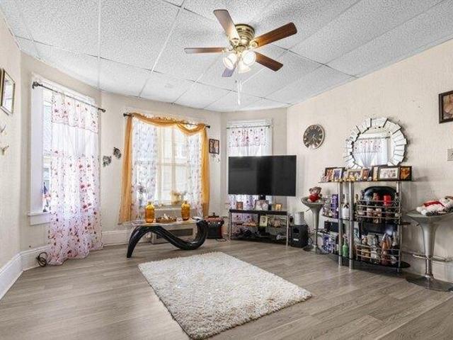 house with 7 bedroom, Lawrence MA DLS102216307