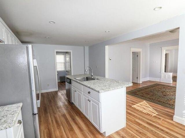 house with 7 bedroom, Manchester NH ES103929719
