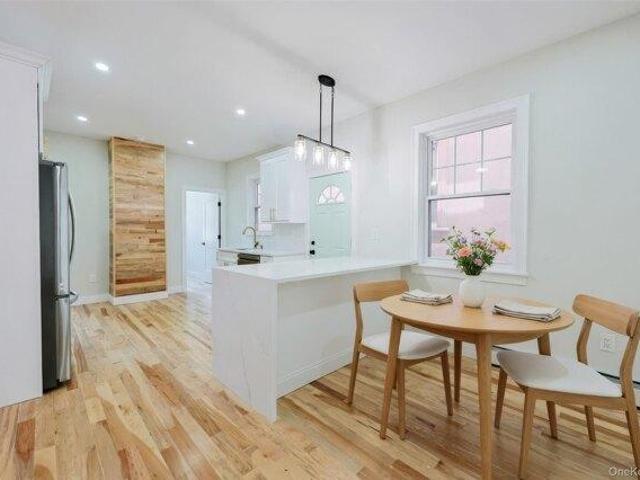 house with 7 bedroom, Maspeth NY ES103599905