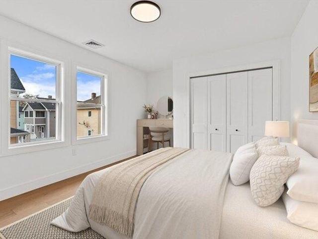 house with 7 bedroom, Medford MA ES105124366