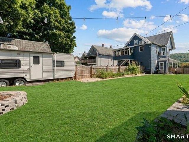 house with 7 bedroom, Naugatuck CT ES105175960