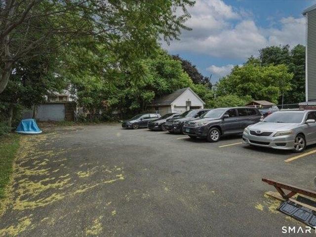 house with 7 bedroom, New Britain CT ES104759401