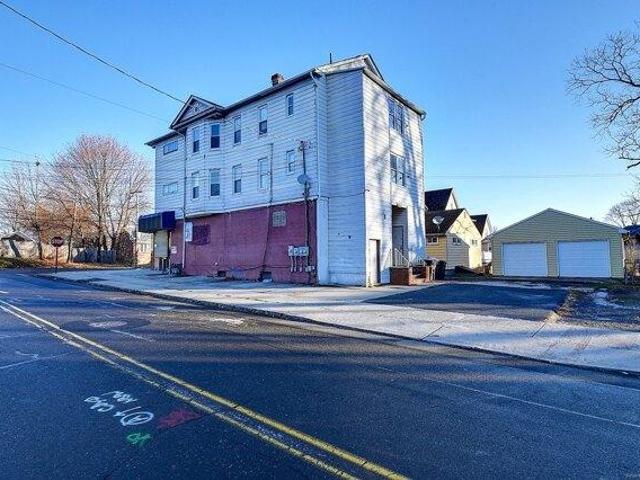 house with 7 bedroom, New Britain CT ES104788862