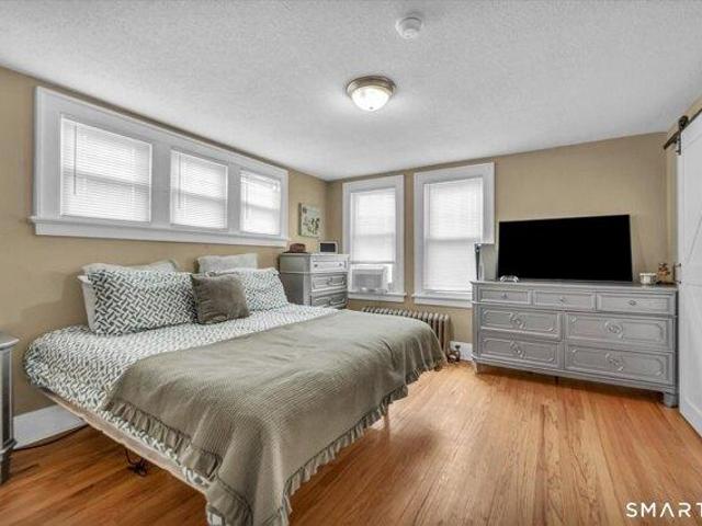 house with 7 bedroom, New Britain CT ES105172942