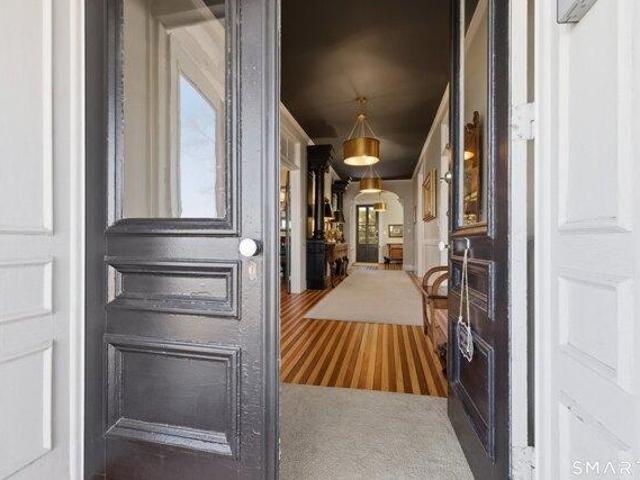 house with 7 bedroom, New London CT ES103968513
