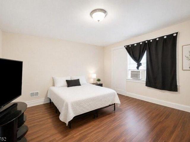 house with 7 bedroom, Newark NJ ES104649673