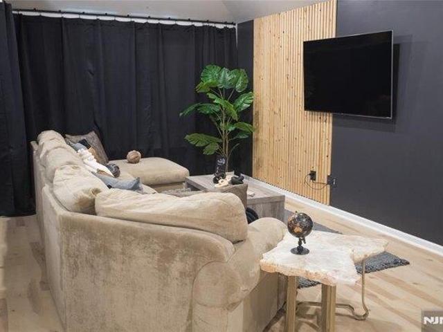 house with 7 bedroom, Newark NJ ES104187705