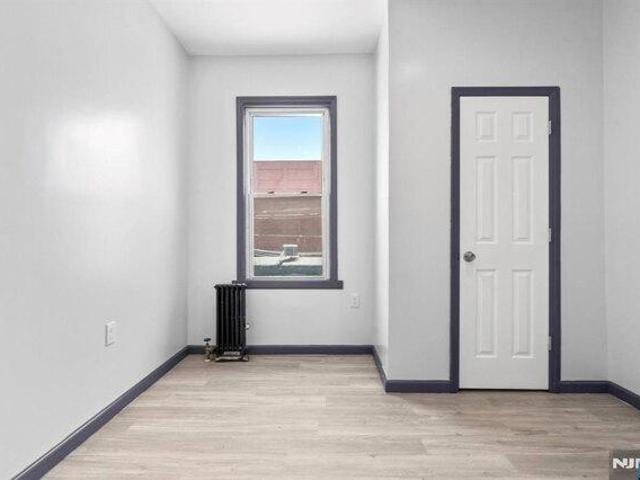 house with 7 bedroom, Newark NJ ES104189580