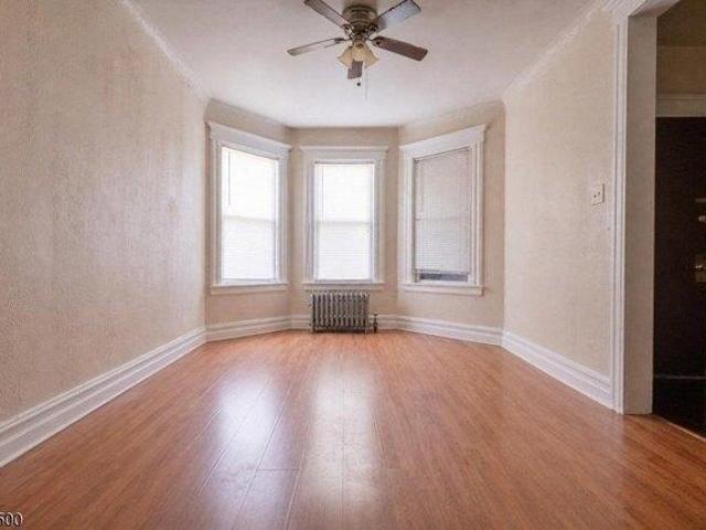 house with 7 bedroom, Newark NJ ES104191386