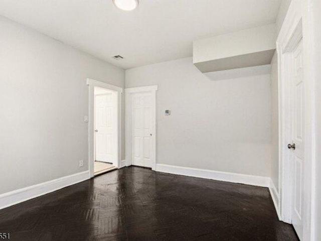 house with 7 bedroom, Newark NJ ES105124383