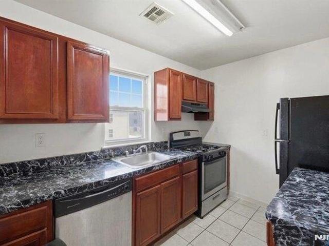house with 7 bedroom, Newark NJ ES105125587
