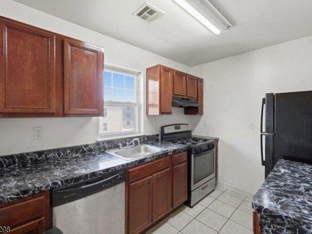 house with 7 bedroom, Newark NJ ES105160090