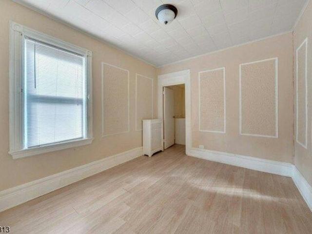 house with 7 bedroom, Newark NJ ES105193580