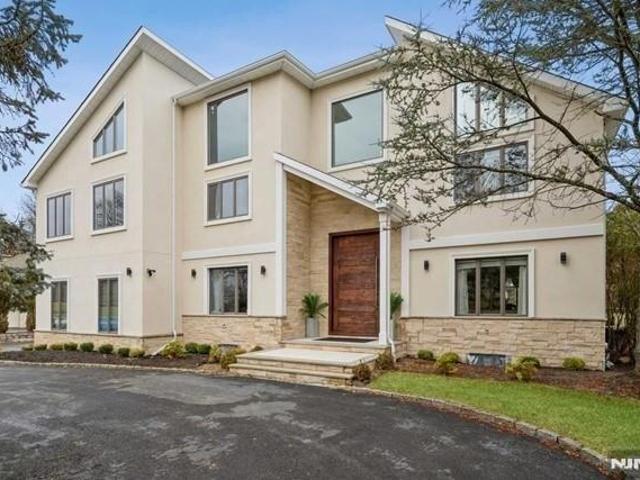 house with 7 bedroom, North Caldwell NJ DLS102799507