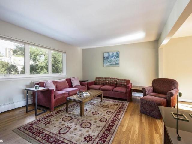 house with 7 bedroom, North Riverdale NY DLS98330641