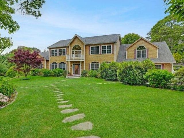 house with 7 bedroom, Oak Bluffs MA DLS102370926