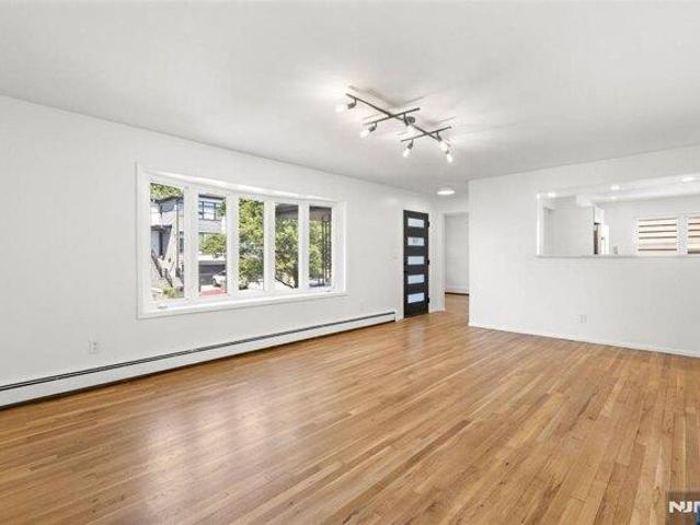 house with 7 bedroom, Palisades Park NJ ES104568473