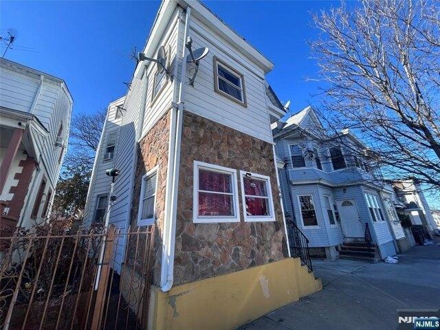 house with 7 bedroom, Paterson NJ DLS101780511