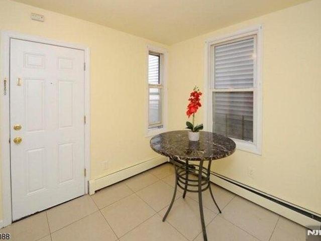 house with 7 bedroom, Paterson NJ ES104406469