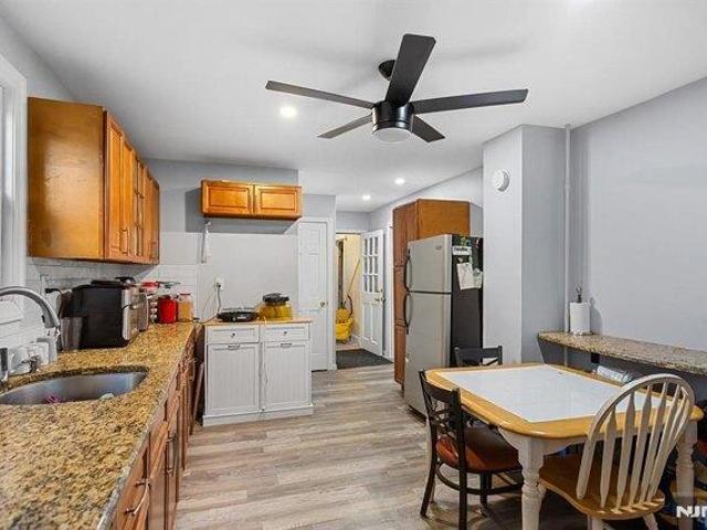 house with 7 bedroom, Paterson NJ ES105159894
