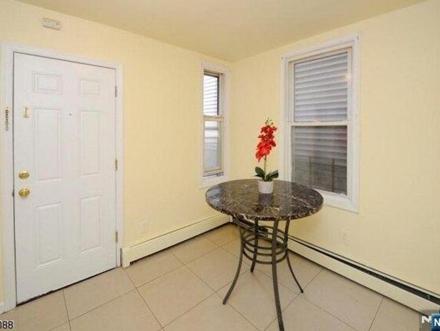 house with 7 bedroom, Paterson NJ ES105123499
