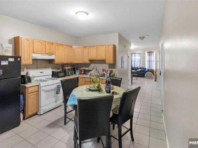 house with 7 bedroom, Paterson NJ ES105204153