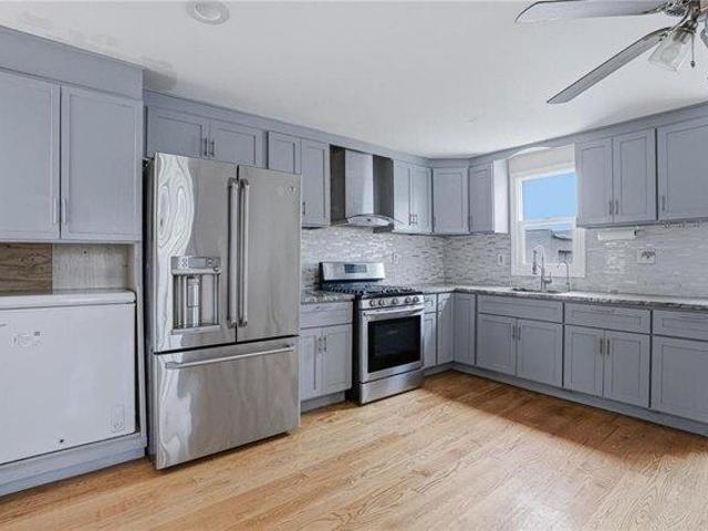 house with 7 bedroom, Pawtucket RI ES105109452
