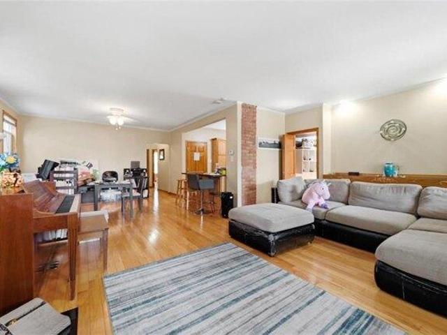 house with 7 bedroom, Pittsburgh PA ES104904589