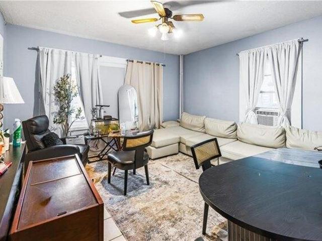 house with 7 bedroom, Providence RI ES105157638