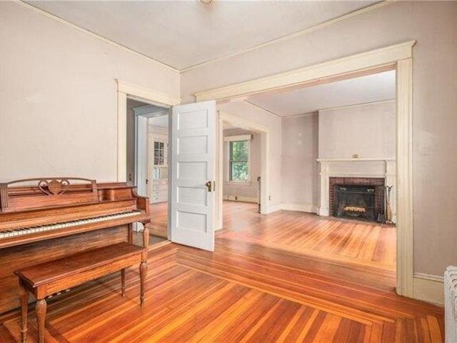 house with 7 bedroom, Providence RI ES103124598