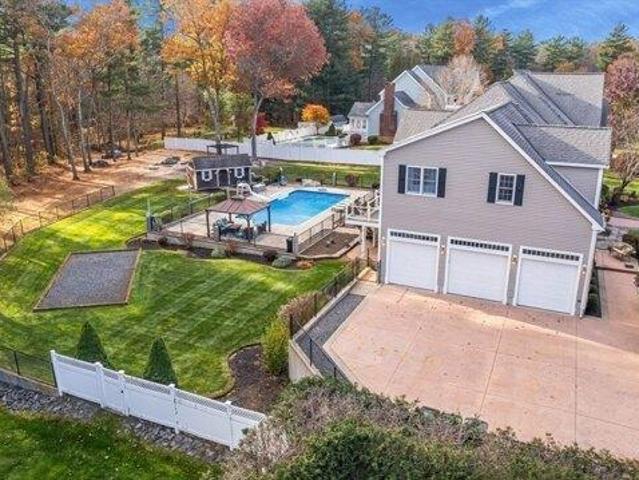 house with 7 bedroom, Raynham MA ES104757273