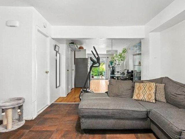 house with 7 bedroom, Rego Park NY ES105205858