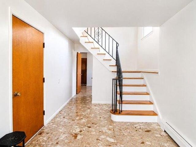 house with 7 bedroom, Secaucus NJ ES105173536