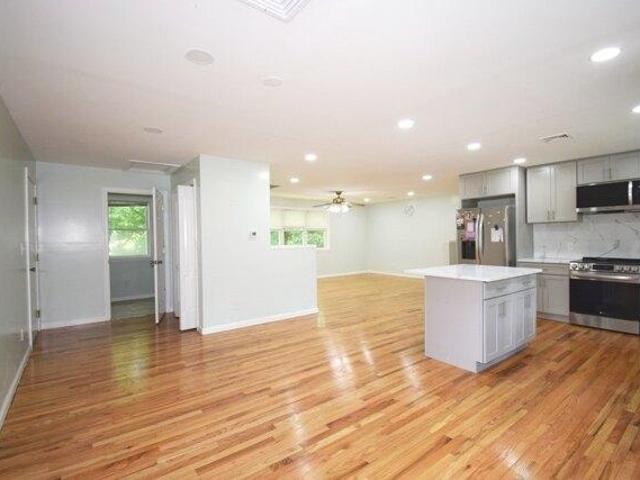 house with 7 bedroom, Shrewsbury MA ES103888573