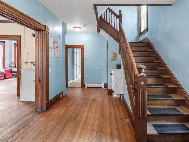 house with 7 bedroom, Springfield MA ES103248417