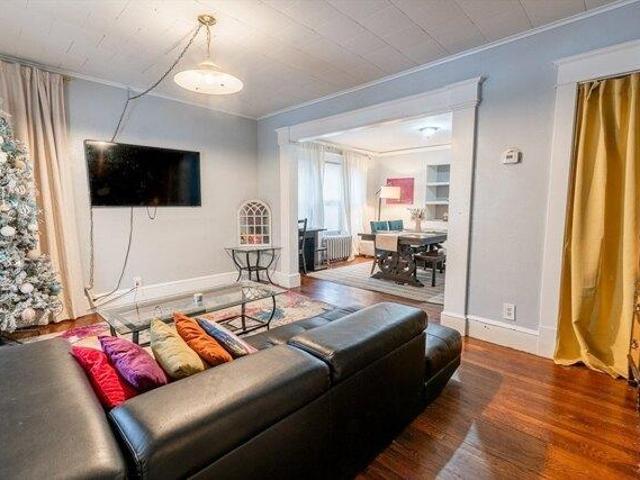 house with 7 bedroom, Springfield MA ES103774550