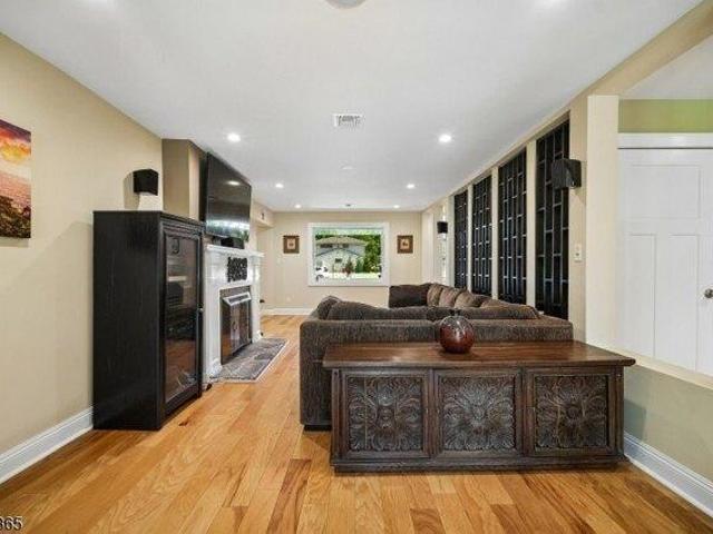 house with 7 bedroom, Springfield NJ ES104189320