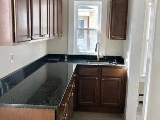 house with 8 bedroom, Taunton MA DLS102708594